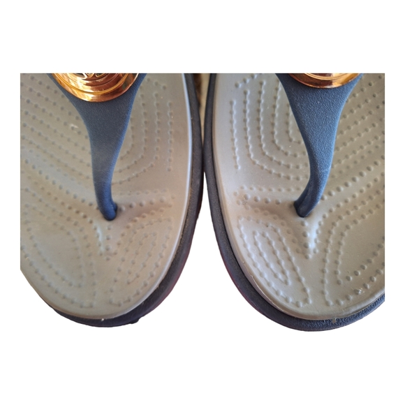 CROCS | Shoes | Crocs Sanrah Circle Wedge Sandal Silver Medallion Thong ...